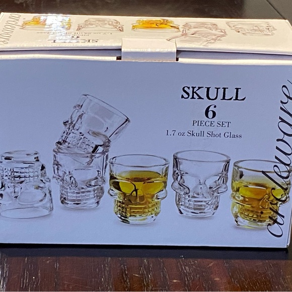 Circleware | Kitchen | Circleware Glass Skull Shot Glasses Set Of 6 ...